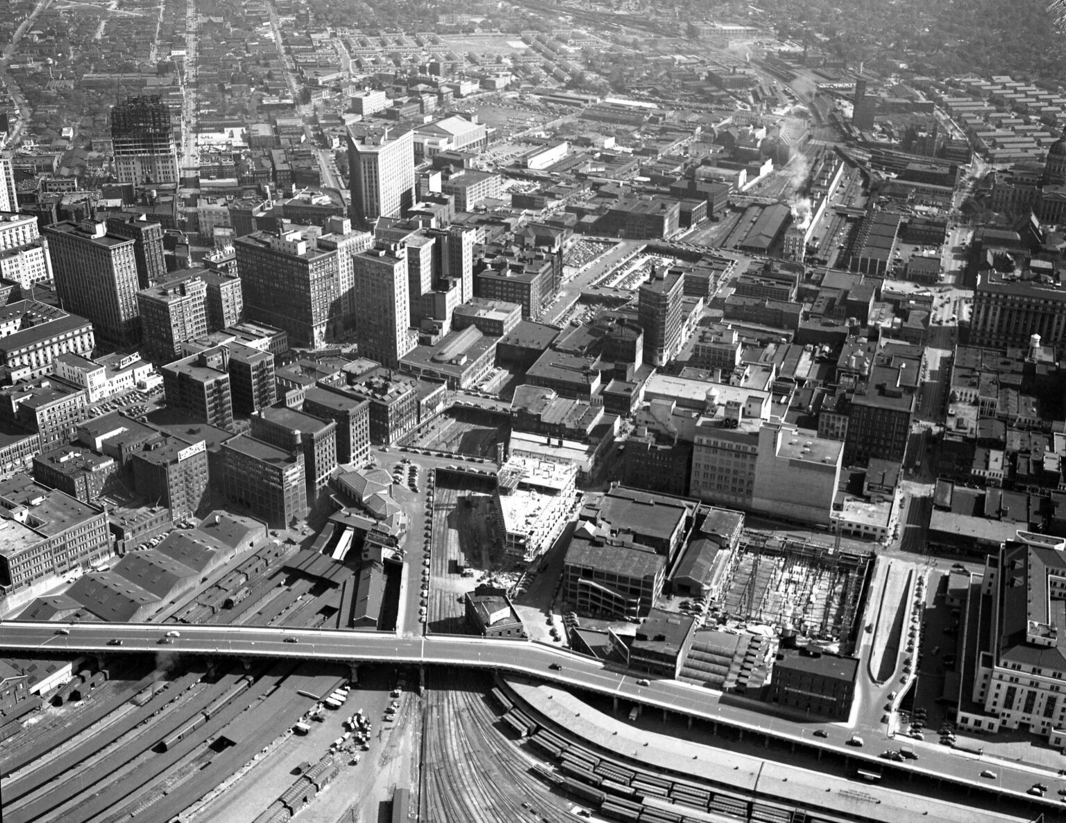 The Elevated City – Atlanta, a new city of raised streets, platforms ...